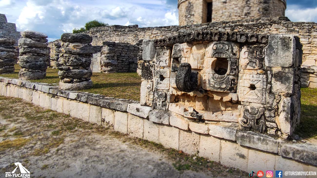 Sala de los Mascarones de Chaac en Mayapán | Relieves del Dios de la Lluvia