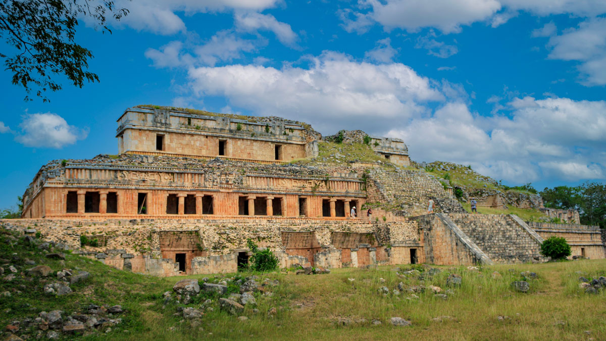 Zona Arqueológica de Sayil en la Ruta Puuc Yucatán | El Gran Palacio